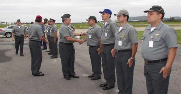 ComemCh visita instalações do Complexo Aeronaval – Defesa Aérea & Naval