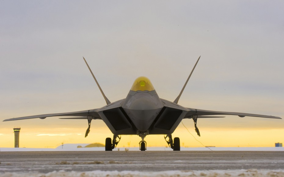 Lockheed Martin irá trocar o revestimento dos caças F-22 Raptor da USAF ...