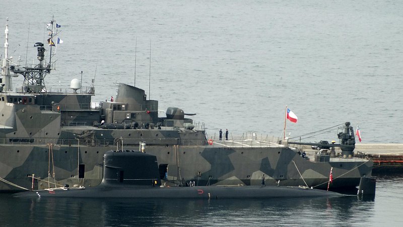 Colisão entre o submarino SS ‘Carrera’ e a fragata FF ‘Condell’ da ...