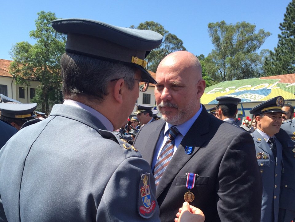 Presidente da Helibras recebe medalha Brigadeiro Tobias – Defesa Aérea ...