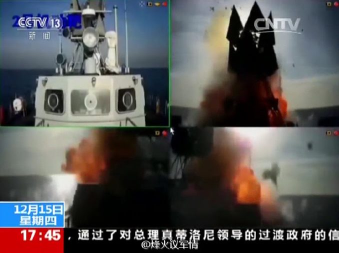 O primeiro lançamento de míssil anti-navio YJ-83K com um caça naval J ...