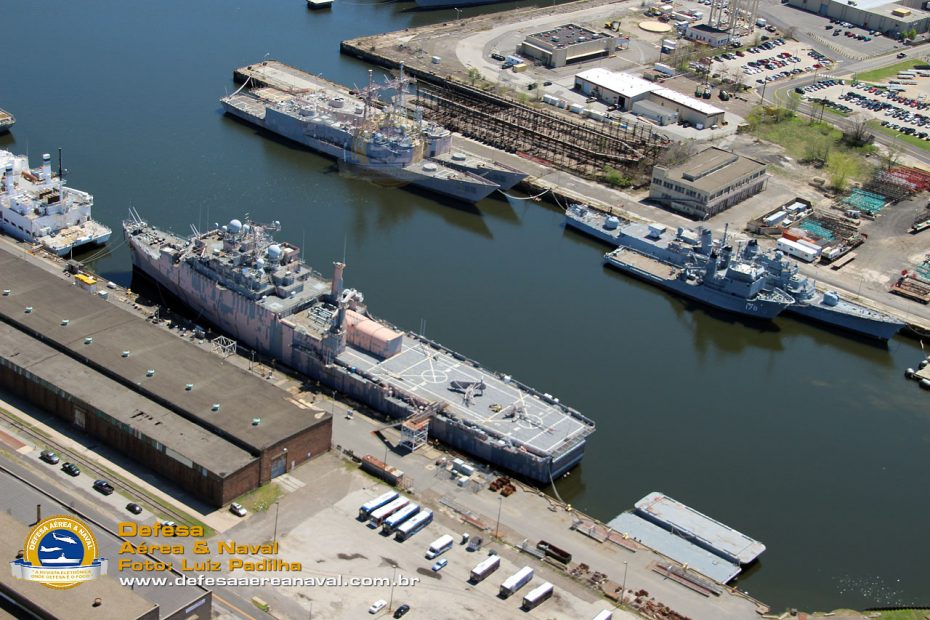 Philadelphia Navy Yard e o Naval Inactive Ship Maintenance Facility ...