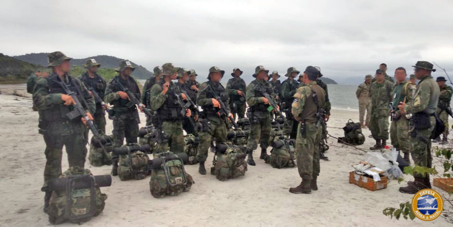 Alunos do COEsp (PMERJ) recebem aulas do COMANF na Marambaia-RJ ...