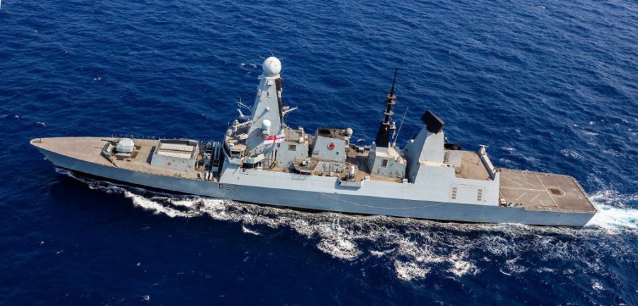 HMS ‘Duncan'(D 37) se junta ao grupo do ‘Charles de Gaulle'(R 91) para ...