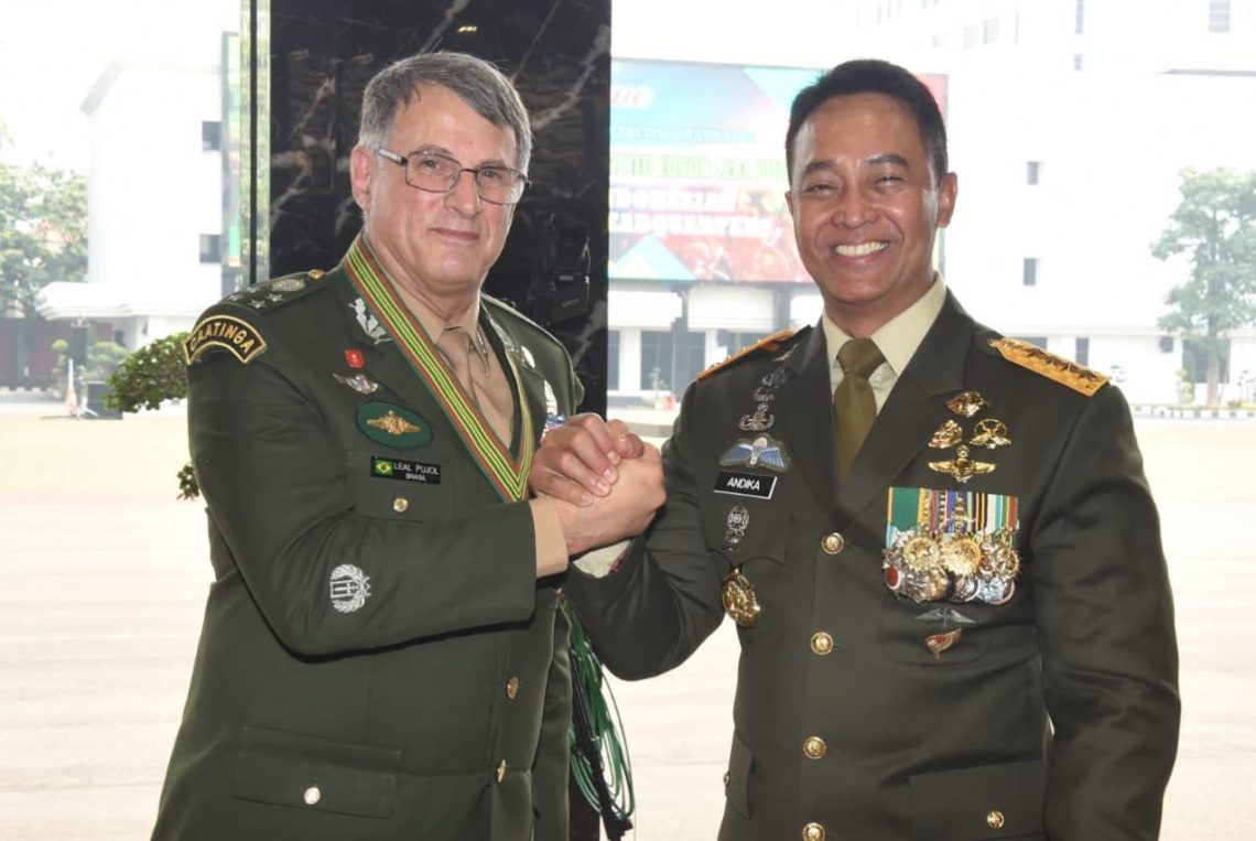 Comandantes dos Exércitos Brasileiro e da Indonésia estreitam laços de ...