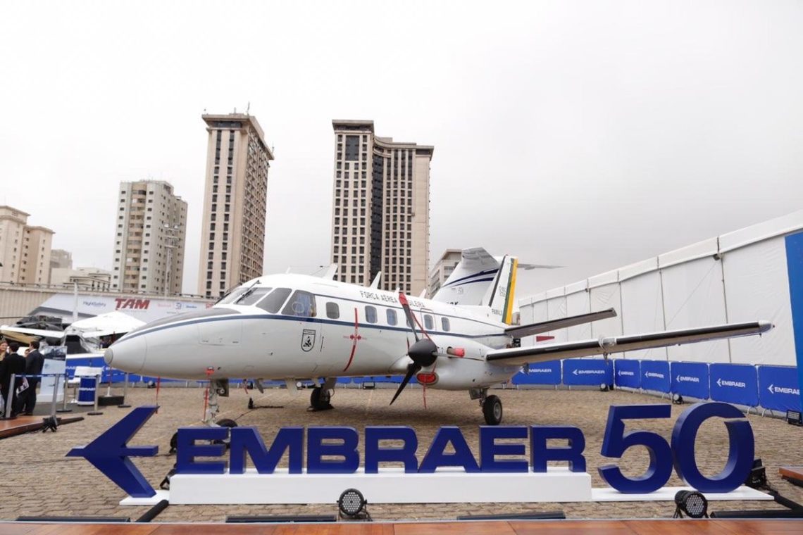 Embraer celebra 50 anos com foco nas próximas décadas – Defesa Aérea ...