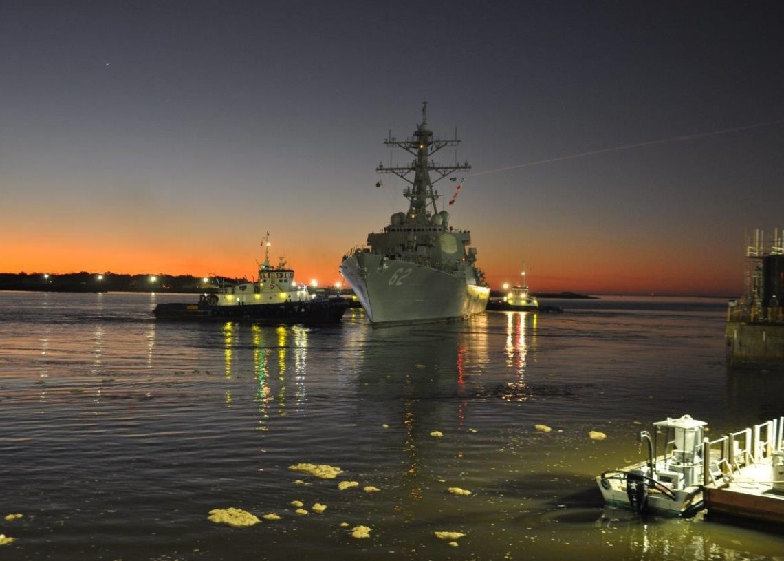 Três anos após colisão fatal, o USS ‘Fitzgerald’ (DDG 62) retorna ao ...