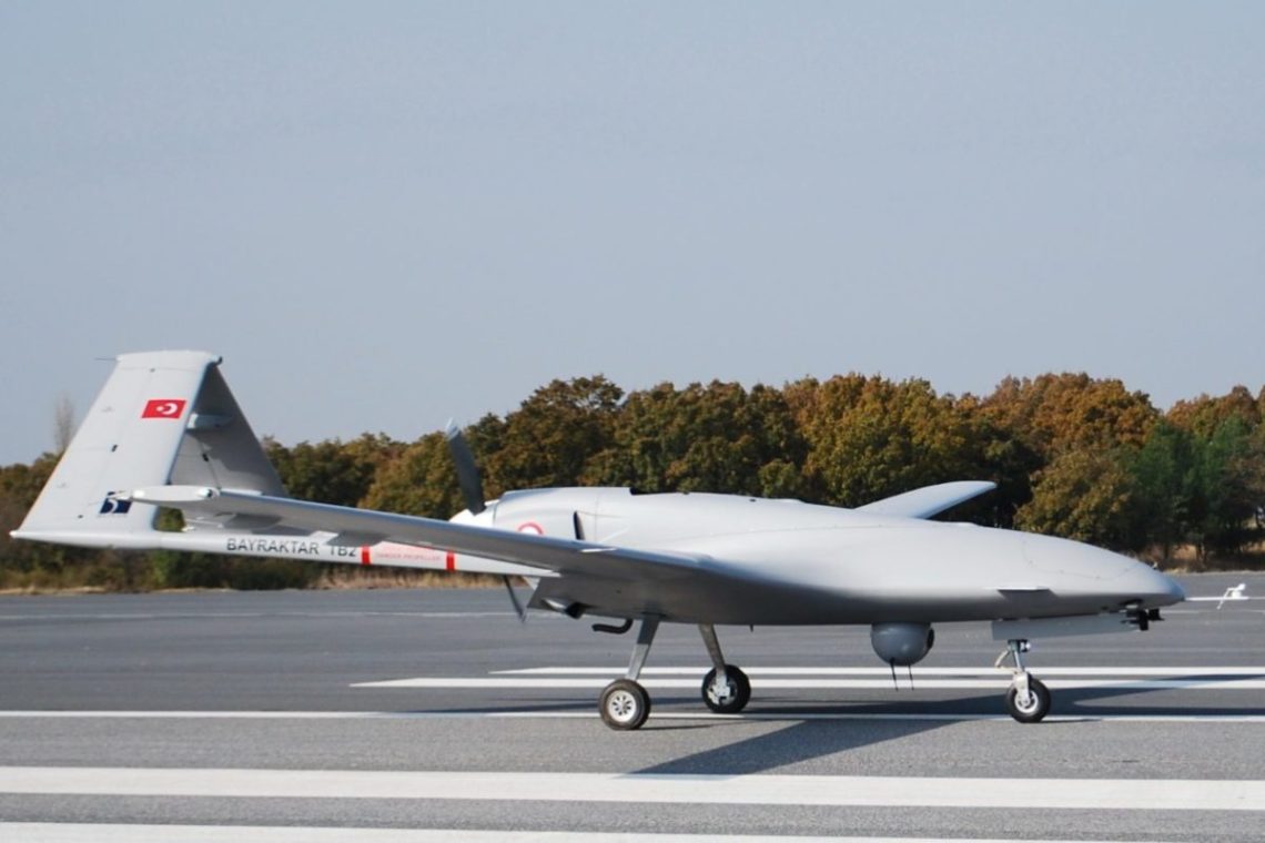 Drones Bayraktar TB2 ucranianos patrulhando no Mar Negro – Defesa Aérea & Naval