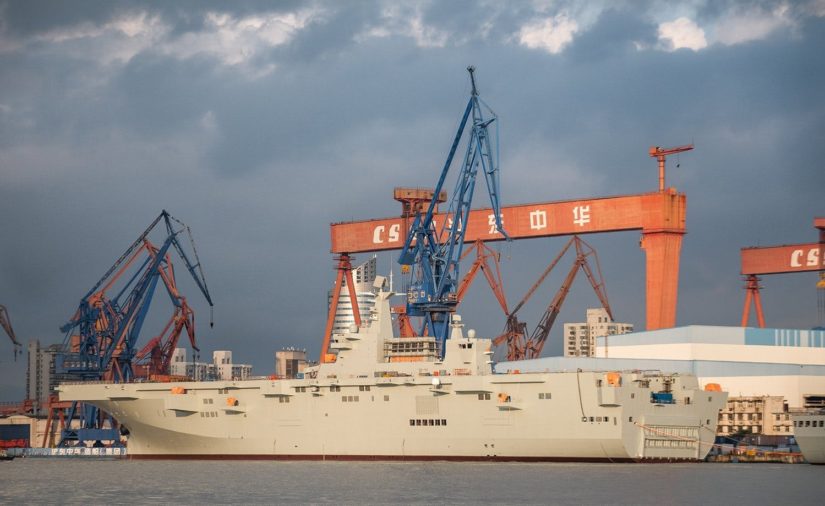 Incêndio no novo navio de assalto anfíbio Type 075 da China – Defesa ...