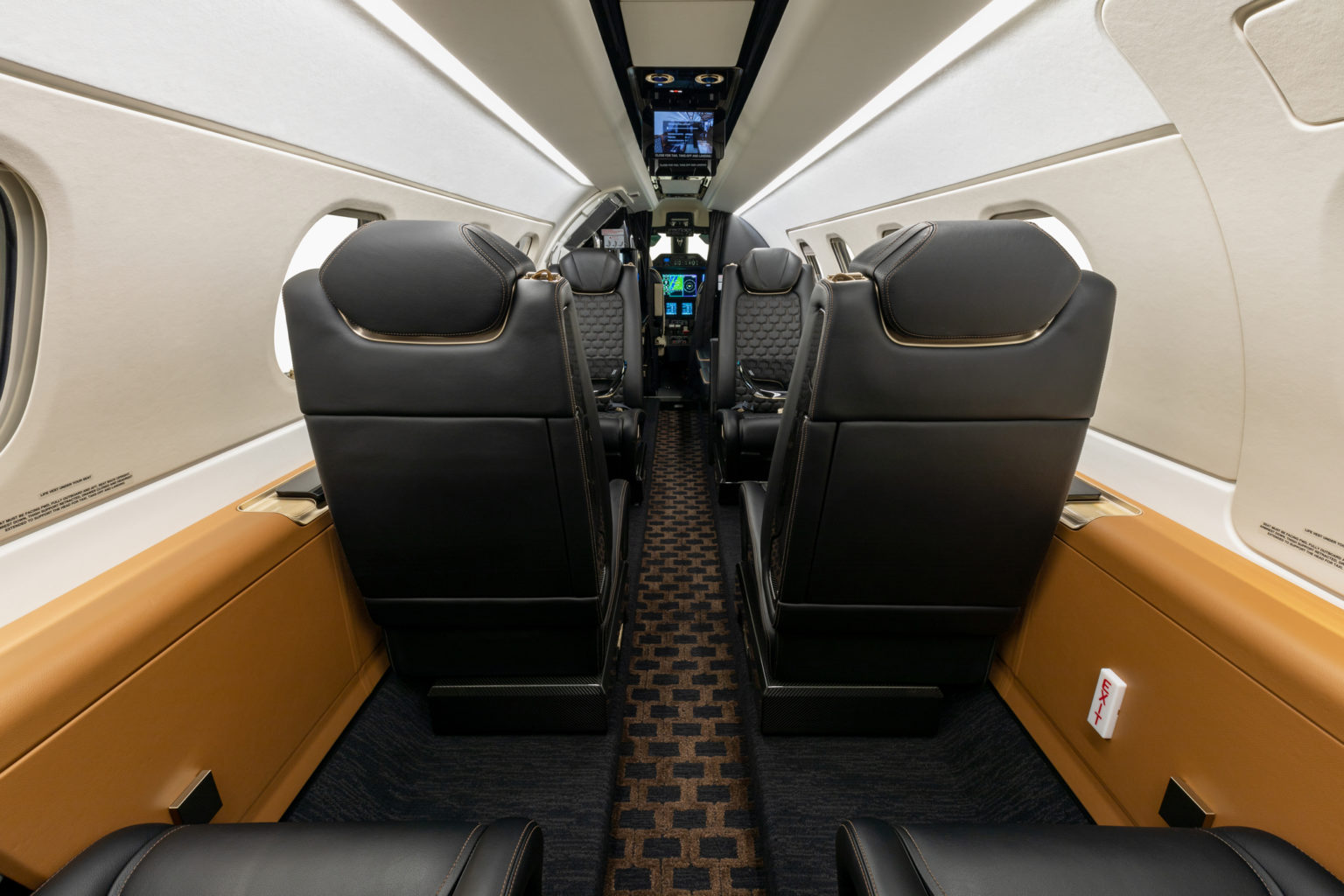 Embraer entrega primeiro Phenom 300E com novo interior Bossa Nova ...