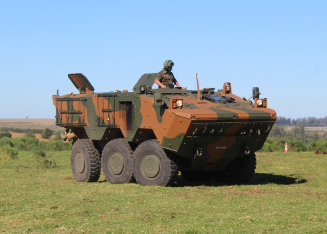 Viatura Blindada de Transporte de Pessoal Média de Roda (VBTP-MR) 6×6 ...