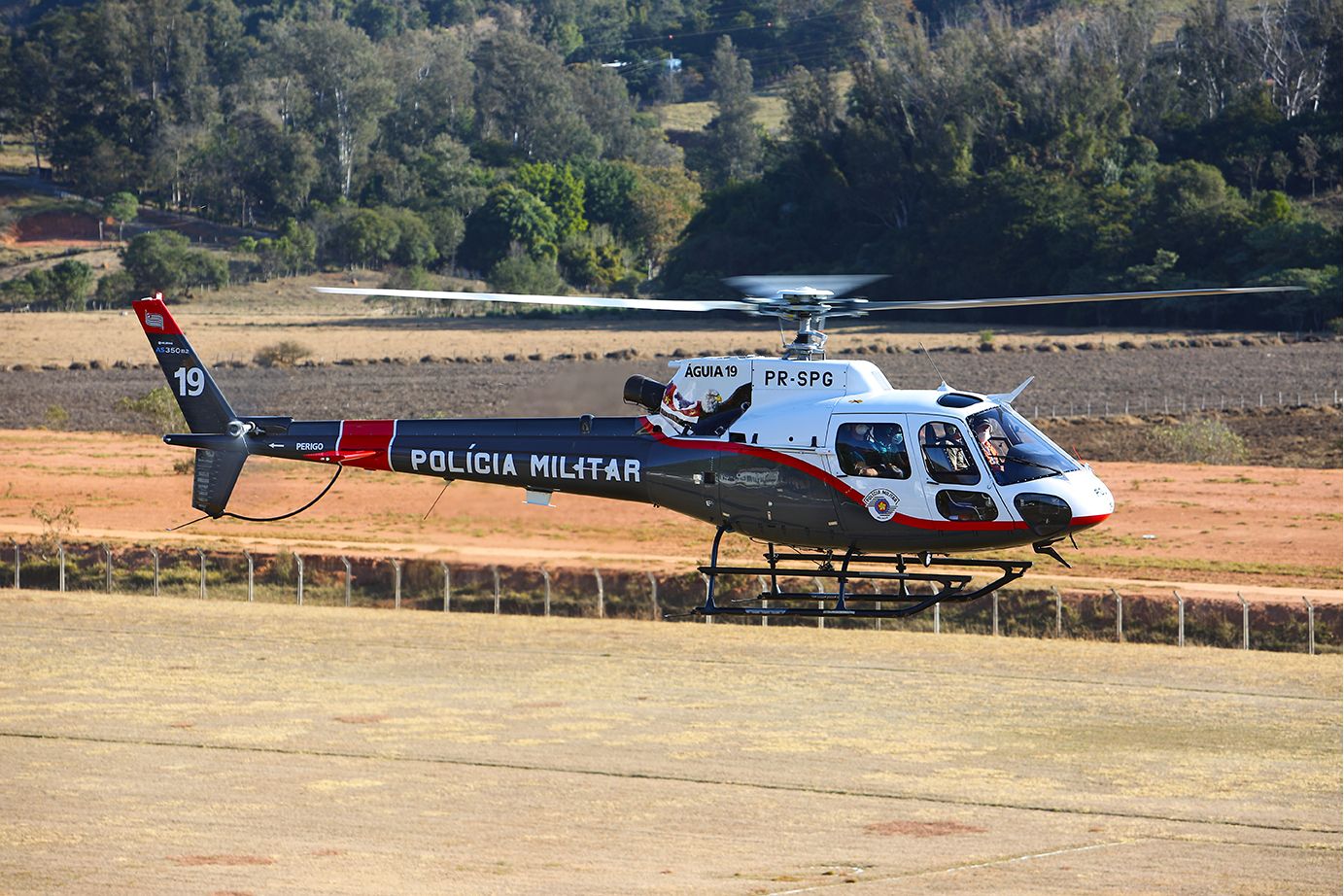 Helibras entrega helicóptero Águia 19 com novo esquema de pintura à ...