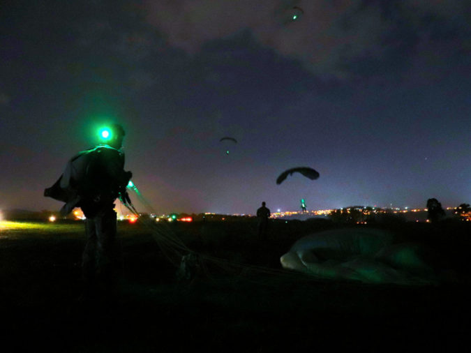 Batalhão “Tonelero” promove Adestramento de Salto Livre Operacional ...