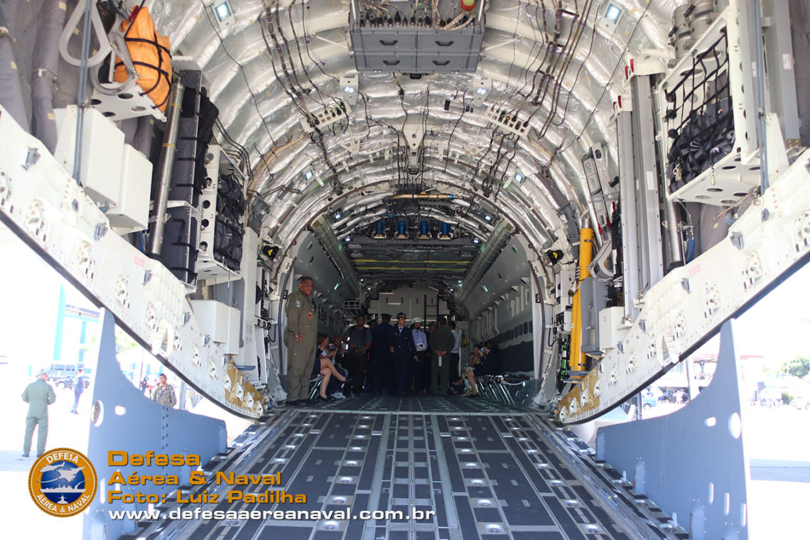 Embraer apresenta C-390 Millennium na Aero India 2023 – Defesa Aérea ...