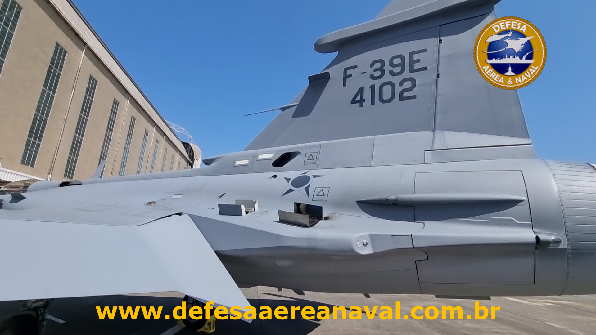 Vídeo – Walkaround no F-39E Gripen FAB4102 – Defesa Aérea & Naval