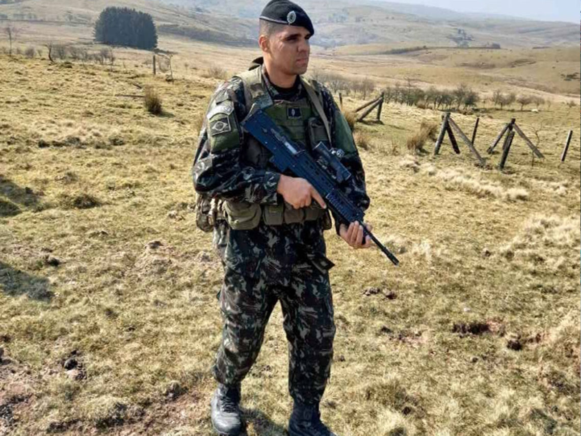 Sargento do Exército Brasileiro faz curso de combate no Exército ...