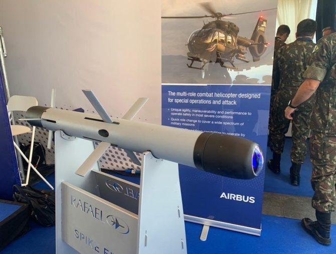 Exército Brasileiro assiste demonstração do H145M com HForce lançando ...