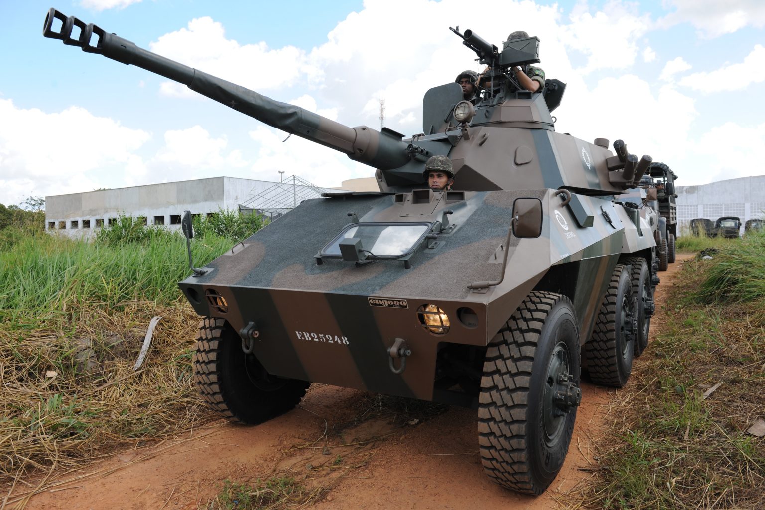 AKAER vence licitação do Exército Brasileiro para modernização do EE-9 ...