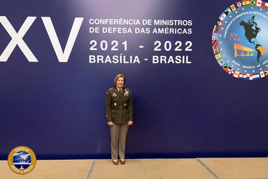 Entrevista com a Comandante do Comando Sul dos Estados Unidos, Laura ...