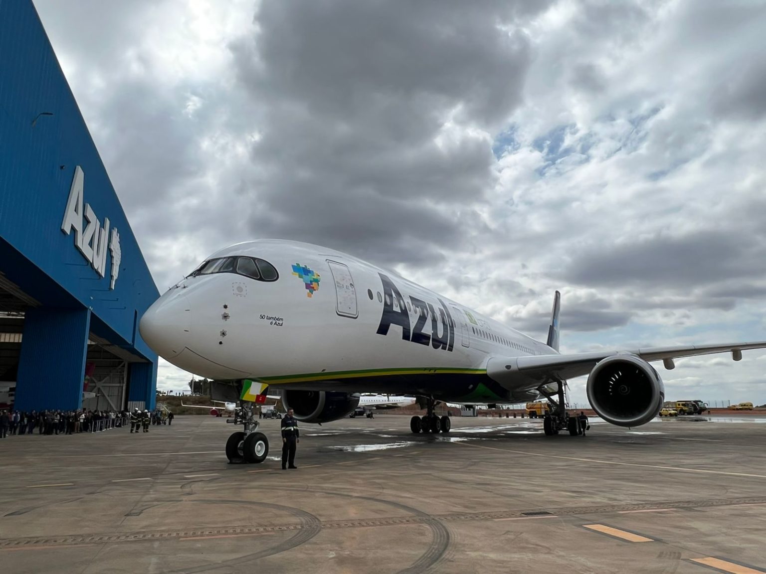 Chegou ao Brasil o primeiro Airbus A350 da Azul – Defesa Aérea & Naval
