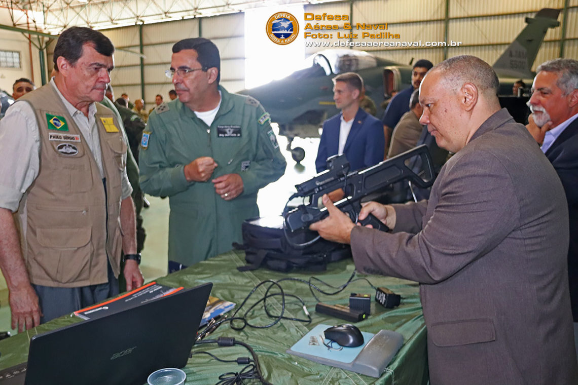 Ministro da Defesa conheceu a mira inteligente SMASH 3000 da Smart ...