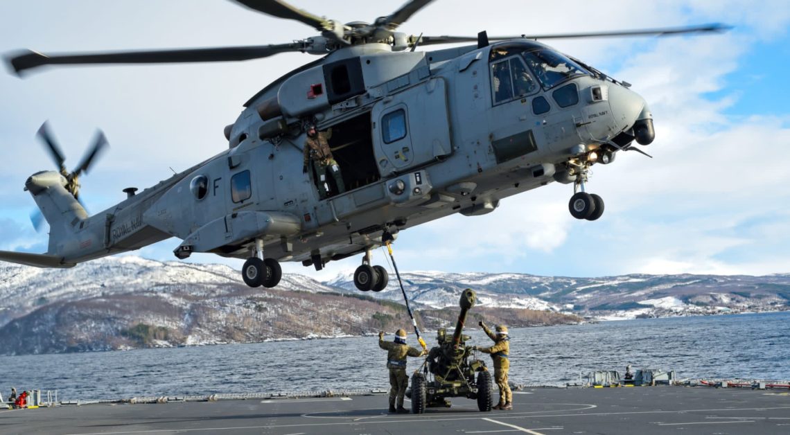 Royal Navy vai modernizar 25 helicópteros Merlin estendendo a sua vida ...