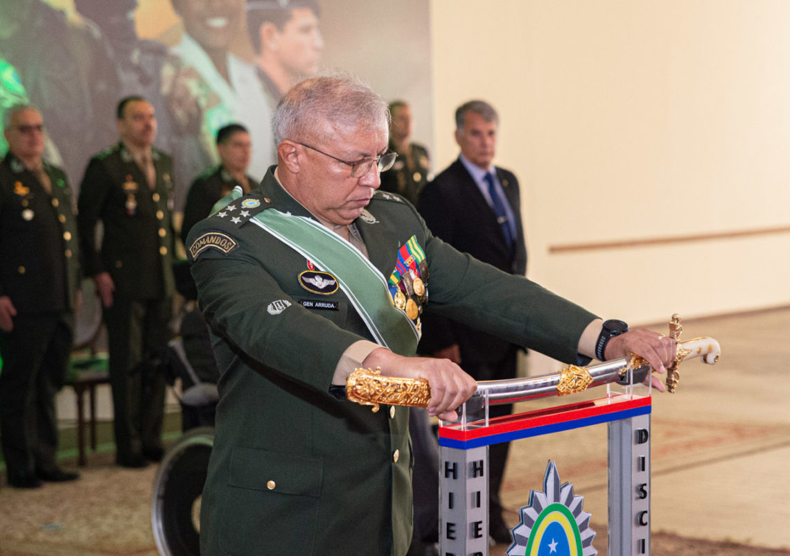 General Arruda é o novo Comandante do Exército Brasileiro – Defesa ...
