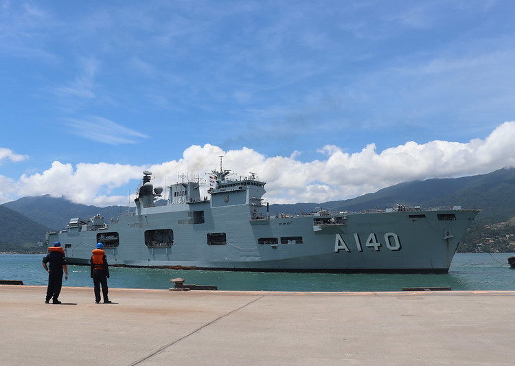 Abrigo pelo Mar: Após 17 dias, NAM ‘Atlântico’ retorna para o Rio ...
