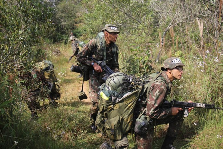 Futuros sargentos do Exército Brasileiro realizam Estágio Básico de ...