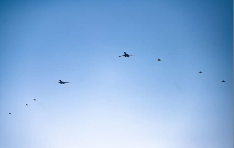 B-1B dispara míssil JASSM durante surtida de treinamento de longo ...
