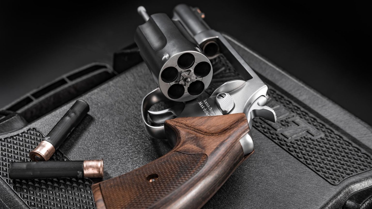 Taurus tem 4 armas no TOP 10 de melhores novos revólveres para 2023, do ...