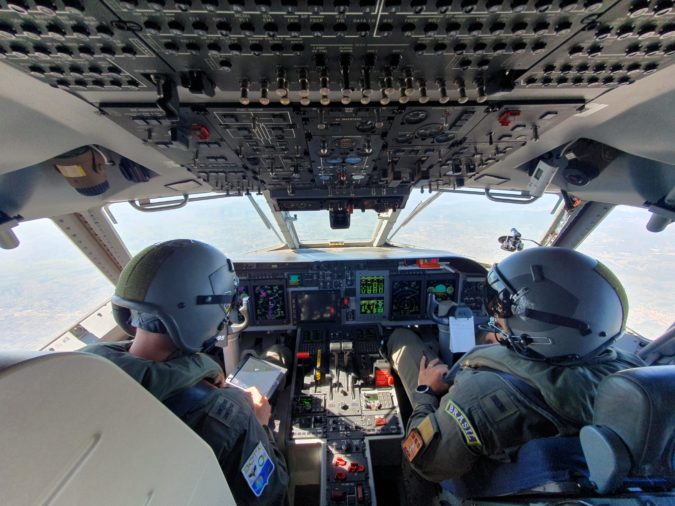 FAB realiza preparativos para o primeiro REVO entre o KC-390 e o SC-105 ...