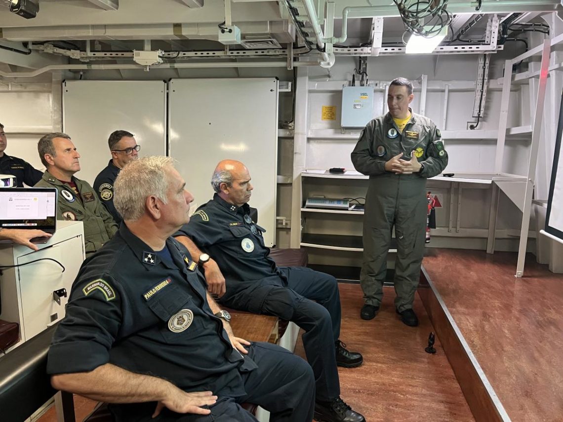 Esquadrão HS-1 realiza exercício ASW ao Comandante da Marinha e ao ...