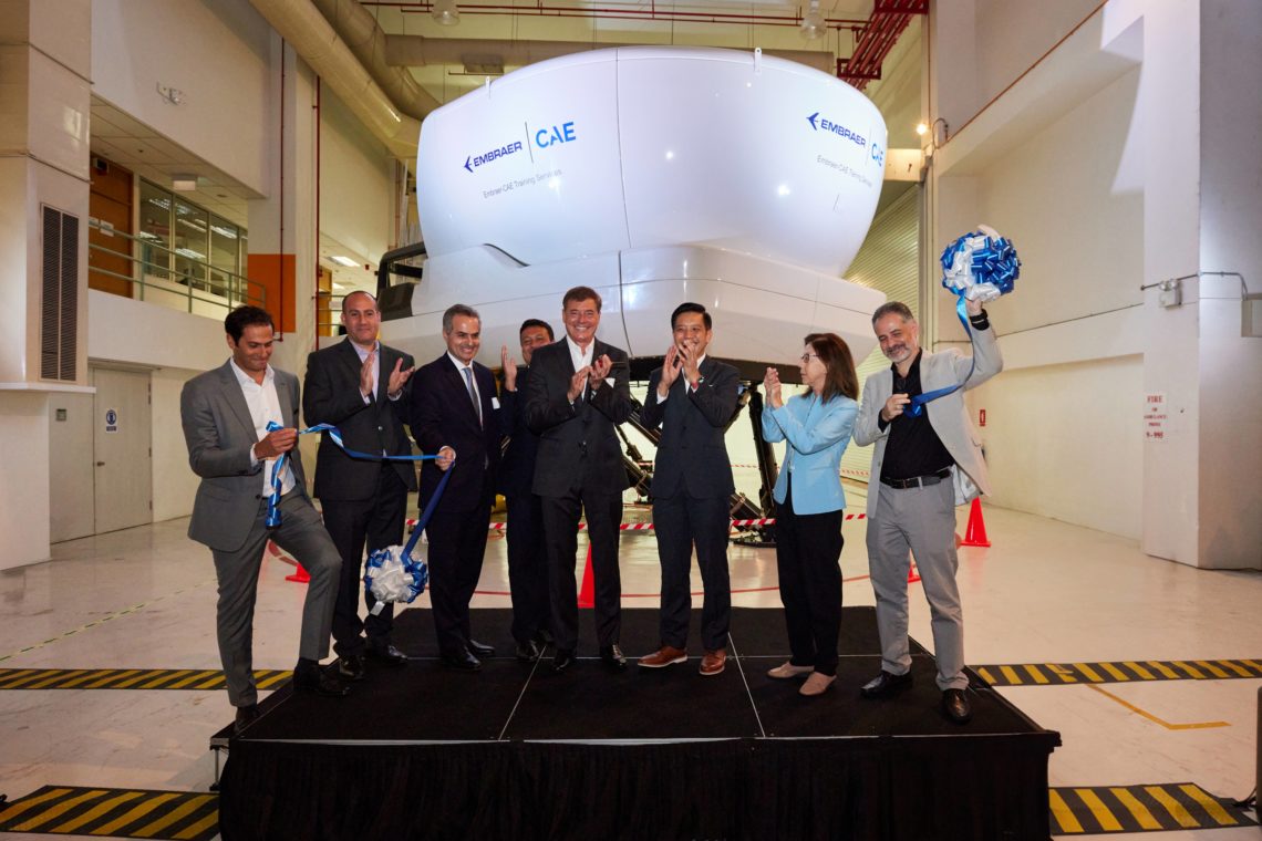 Embraer e CAE inauguram em Singapura o primeiro simulador de voo ...