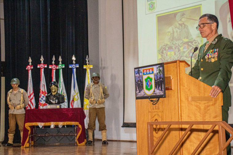 ESA comemora 113 anos de nascimento do Sargento Max Wolff Filho ...