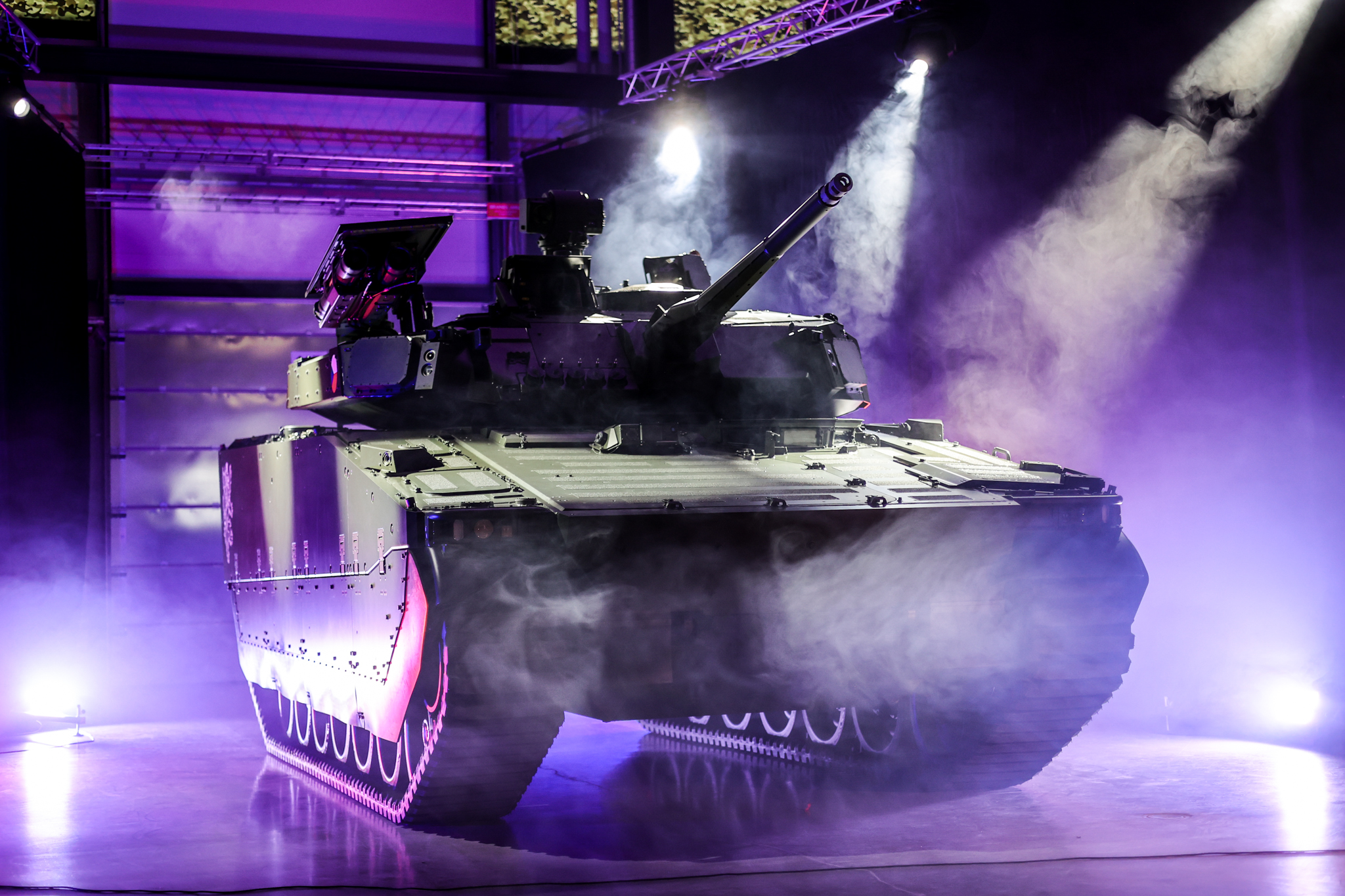BAE Systems Hägglunds apresenta o CV9030 MkIV do Exército da República ...