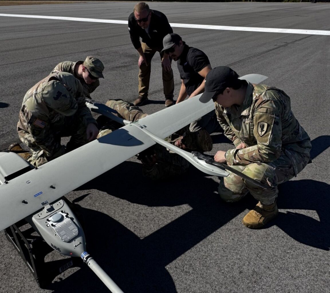 Aviação do Exército dos EUA iniciam treinamento com o UAS Stalker ...