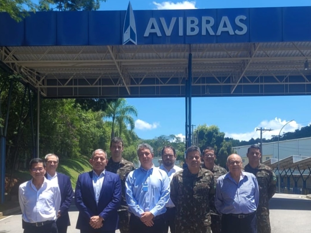 Diretoria de Fabricação visita a Avibras – Defesa Aérea & Naval